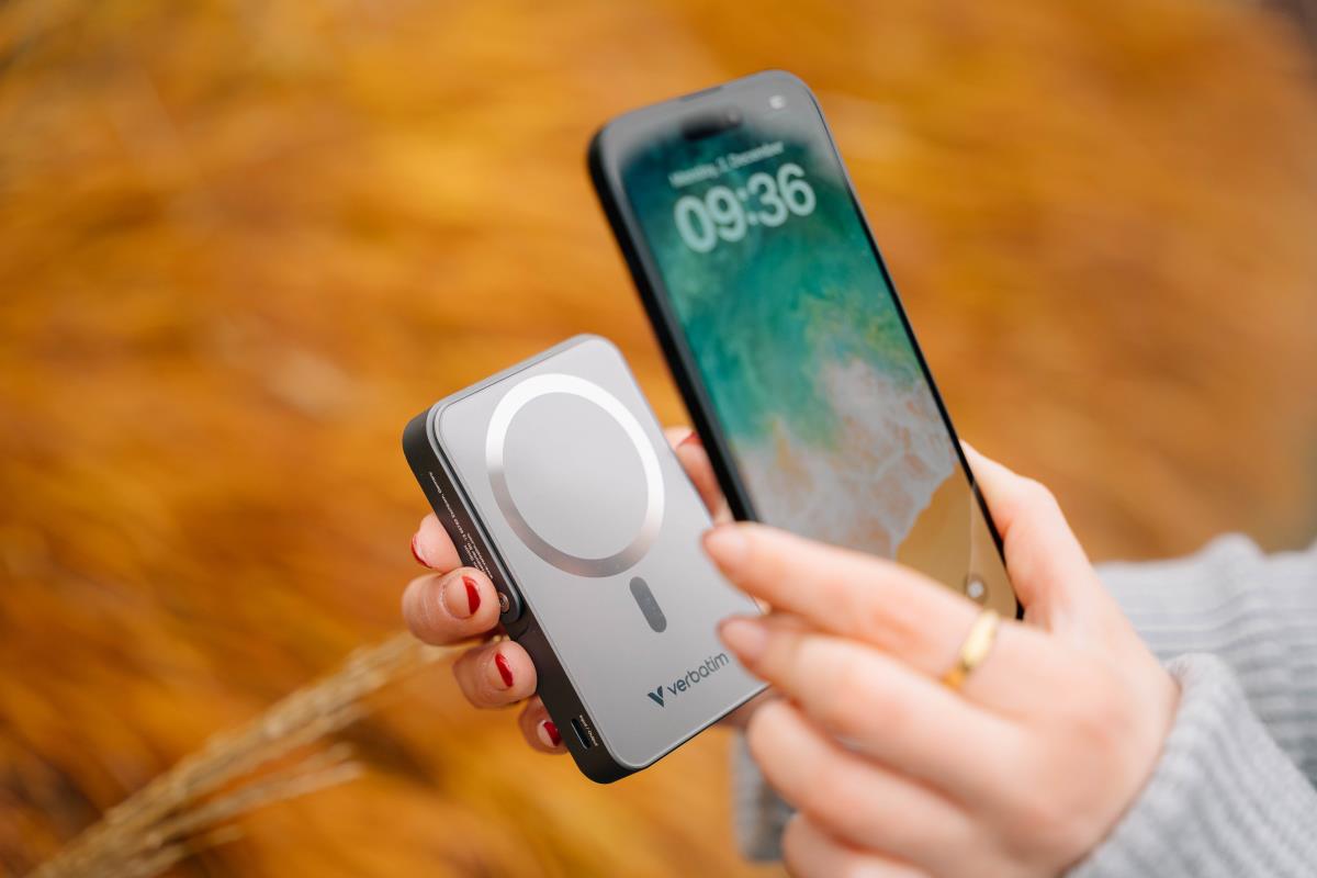 VERBATIM Charge 'n' Go Magnetic Wireless Charging Power Bank Glass with ...